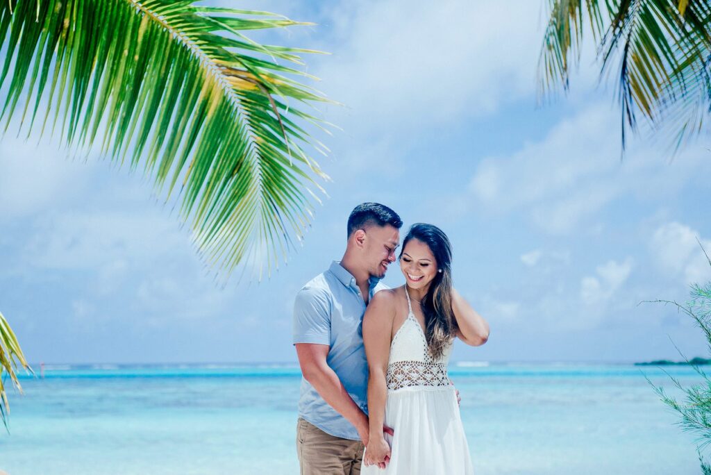 Couple Photoshooting on Moorea Island - Photographer