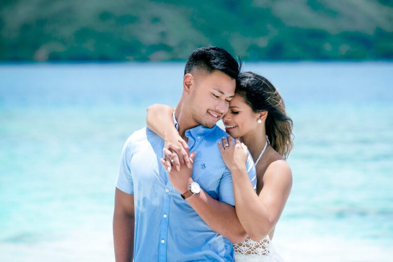 Couple Photoshooting on Moorea Island - Photographer